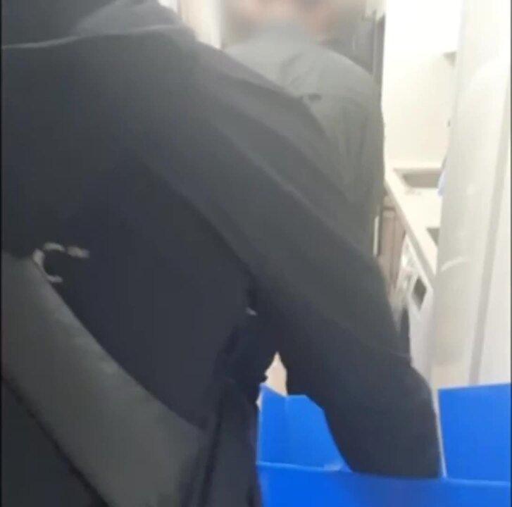 "체크카드 하루 빌려주면 90만원"…SNS '수상한 모집' 정체 | ZUM TV