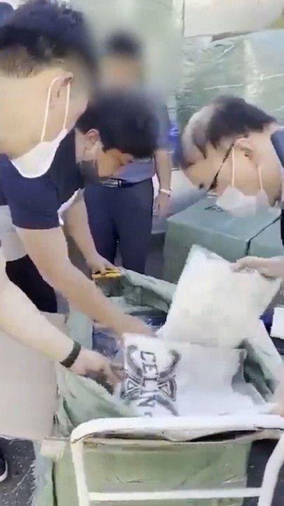 '커튼치기' 등 온갖 수법 동원… 中서 1조5000억원 짝퉁 밀수 | ZUM TV