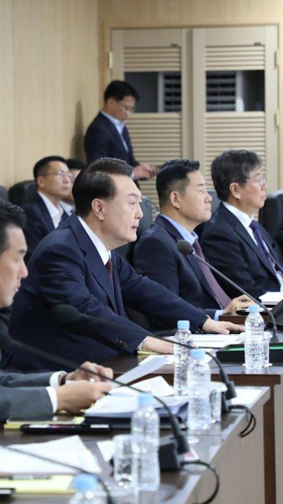 北, 이번엔 ICBM 고각 발사…1000㎞ 비행 후 동해상 탄착 | ZUM TV