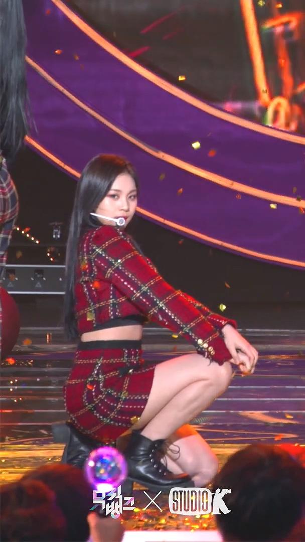 [K-Fancam] 여자친구 엄지 직캠 열대야(Fever) (GFRIEND UMJI Fancam) l @MusicBank ...