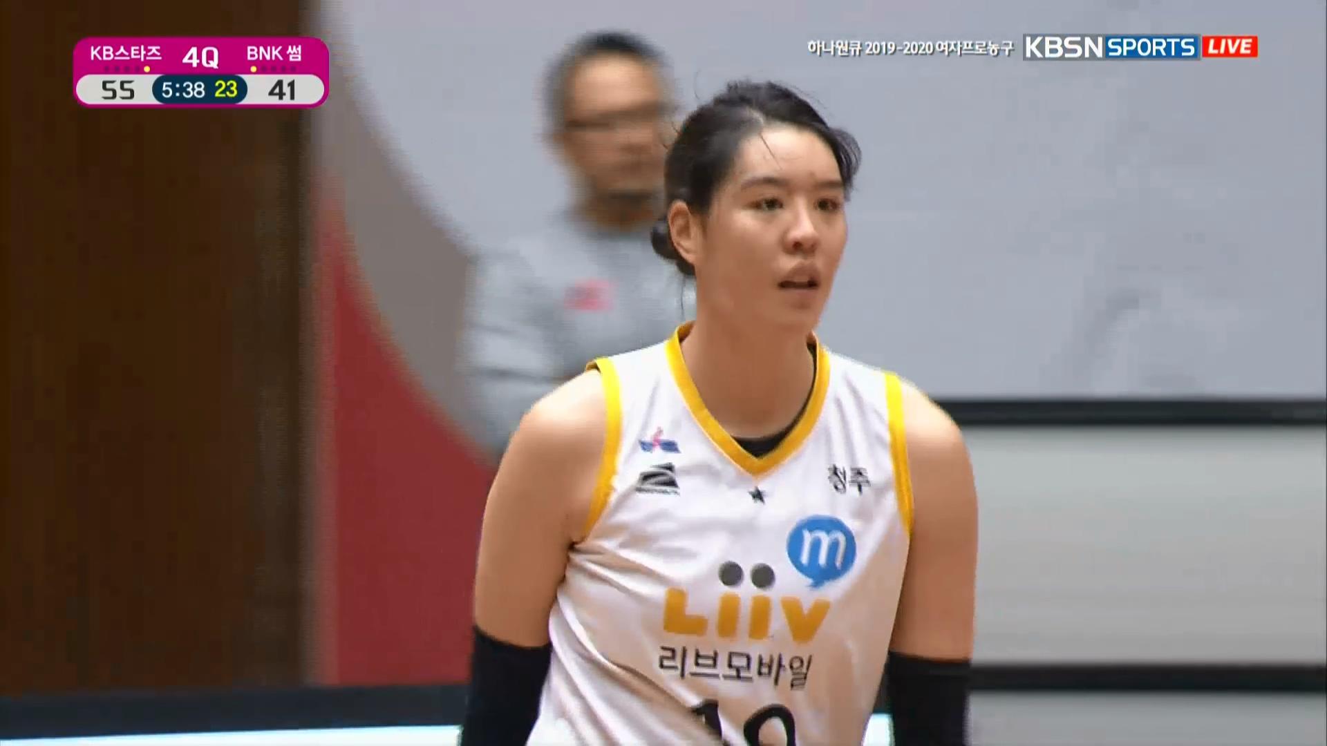 [BNK 썸 VS KB스타즈] 연속으로 득점 성공하는 KB스타즈 | ZUM TV