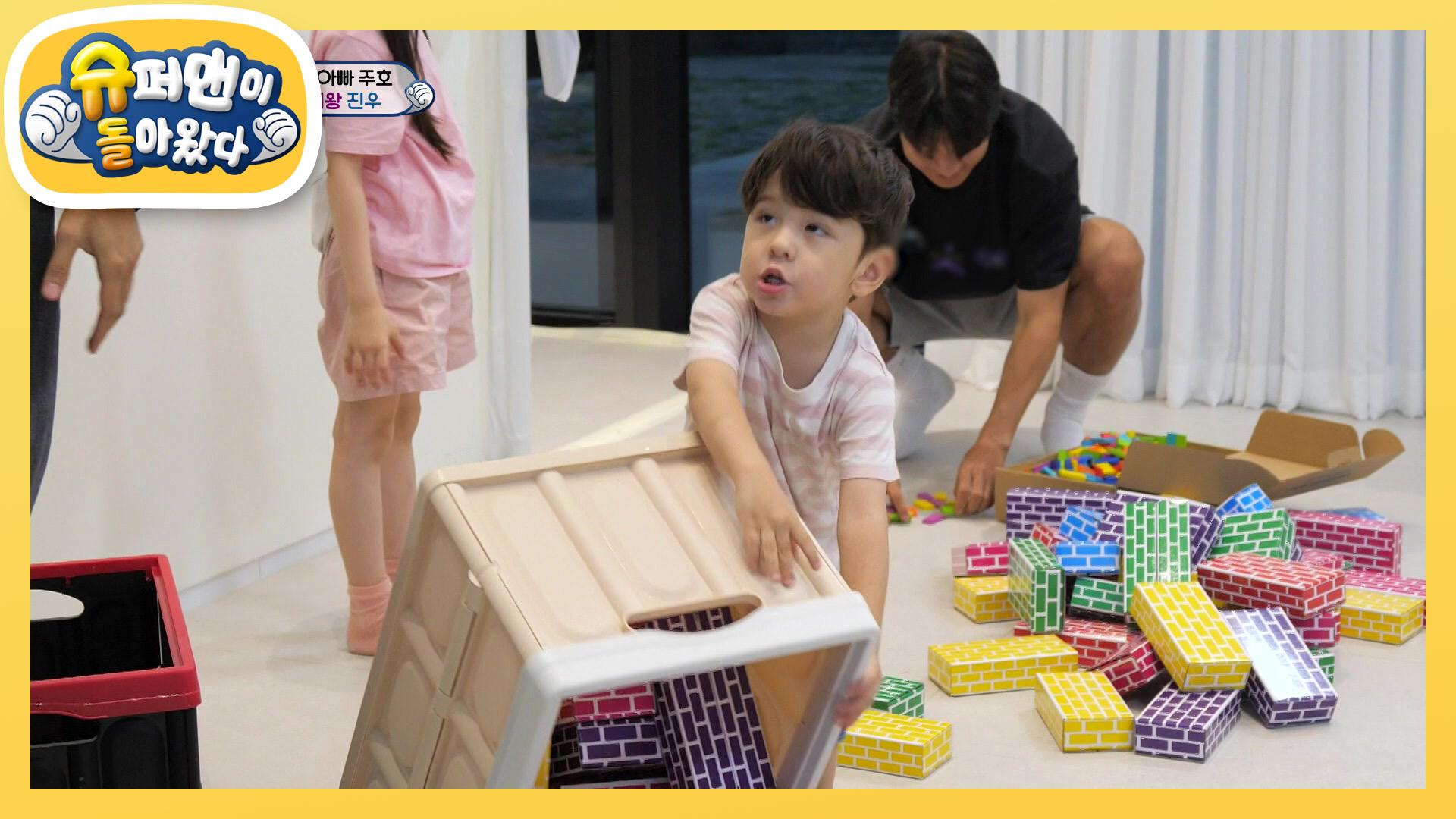 [찐건나블리] 도미노를 정복하는 사고뭉‘찐’! 파괴왕 진우 | KBS 220930 방송 | ZUM TV