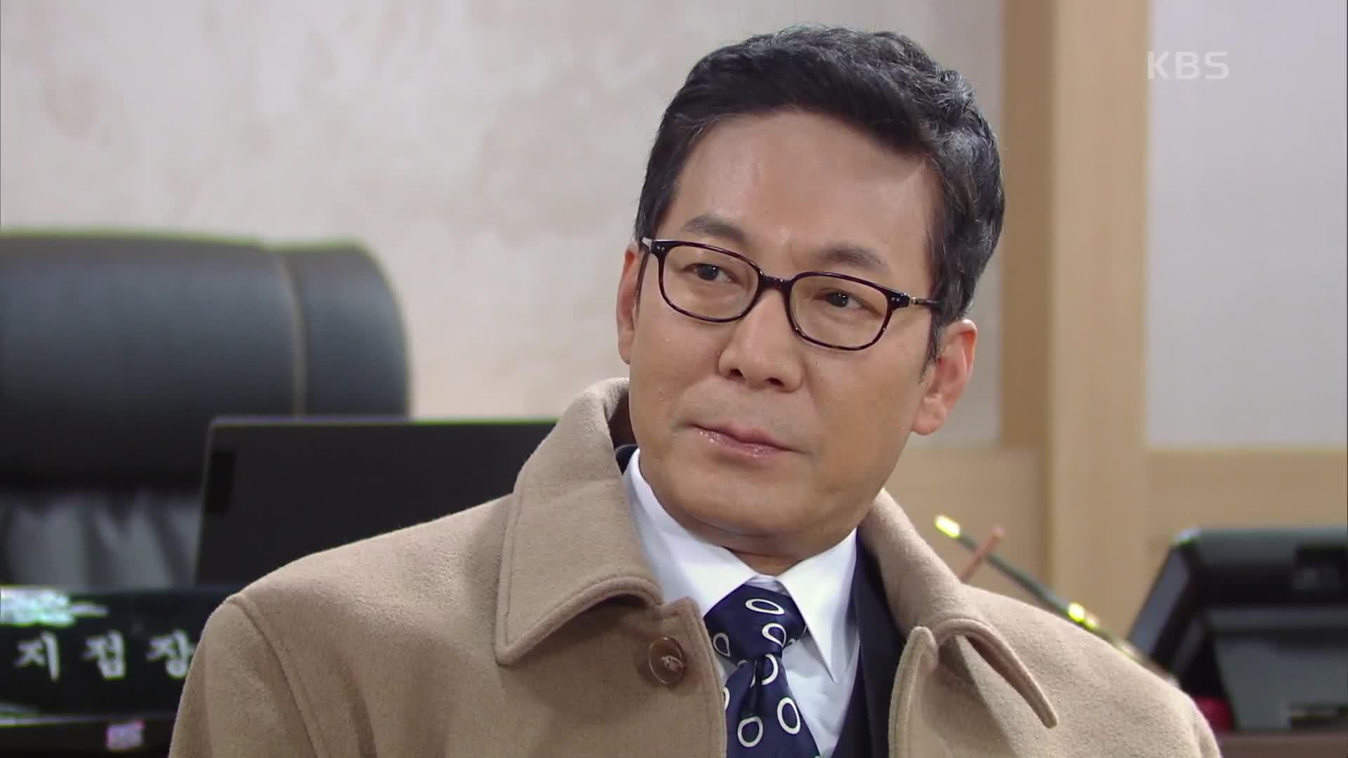 ＂뒤집어쓰게 되셨다고요＂ 누명을 쓰고 해고된 최진호? | KBS 230125 방송 | ZUM TV