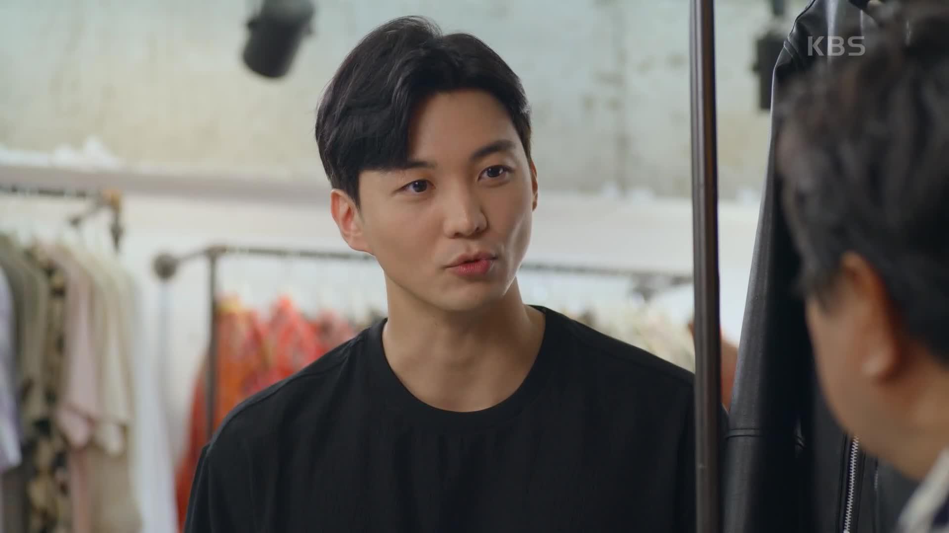 우연히 들어간 옷가게에서 강다빈은 임하룡과 자켓 한 개로 서로 사겠다고 맞선다 | KBS 230926 방송 | ZUM TV