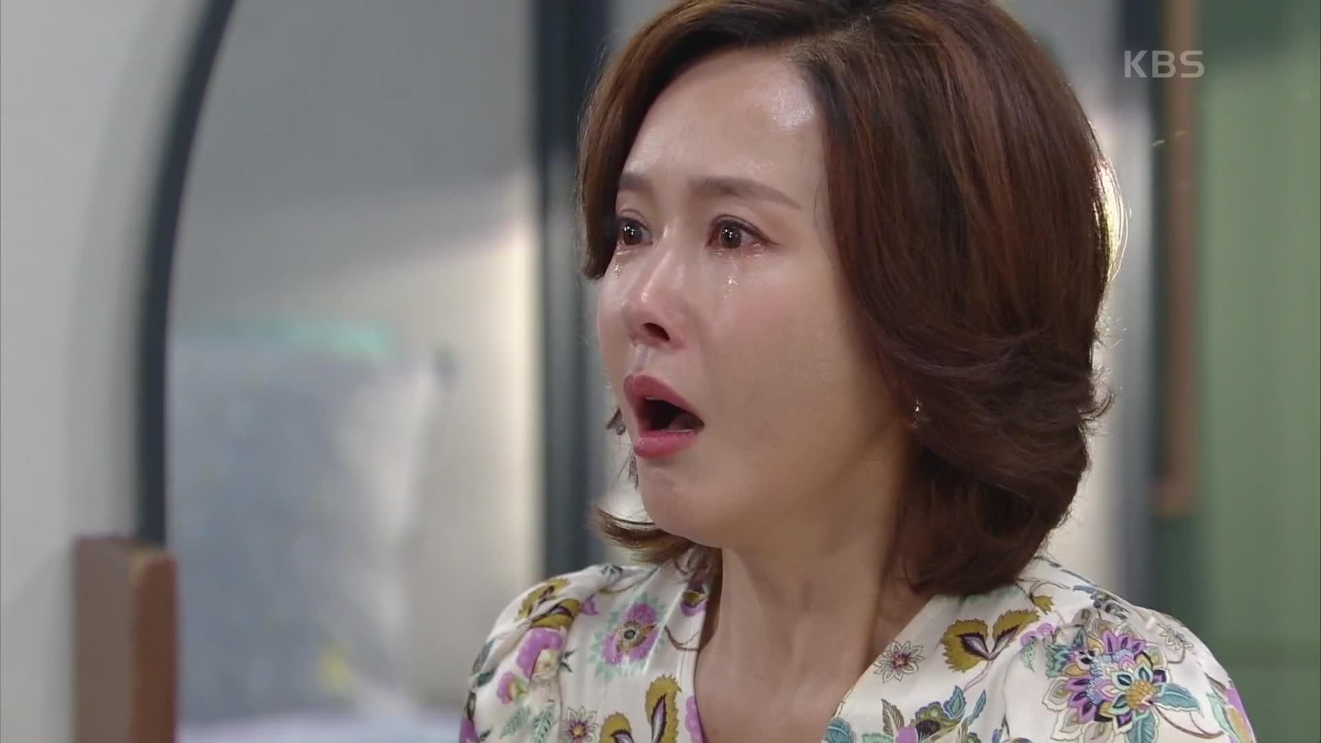 30년 전 새벽,다빈을 위해 산 옷들을 꺼내 보며 지난날을 회상하는 최수린 | KBS 231030 방송 | ZUM TV