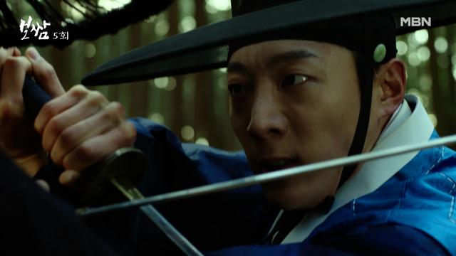 어제의 적이 오늘의 동지! 신현수, 정일우와 합심하여 권유리를 구하지만 칼에 맞아 치명상을 입게 되고... MBN 210515 방송 | ZUM TV