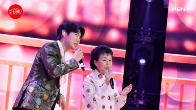 ♥방송 최초 가족 듀엣♥ 심수봉X손태진 ♬ 그때 그 사람 MBN 230502 방송 | ZUM TV