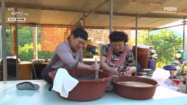 ＂두부 먹으려다 내가 두부 되게 생겼네~!!＂ 이승윤도 녹다운된 맷돌 돌리기!! MBN 240522 방송 | ZUM TV