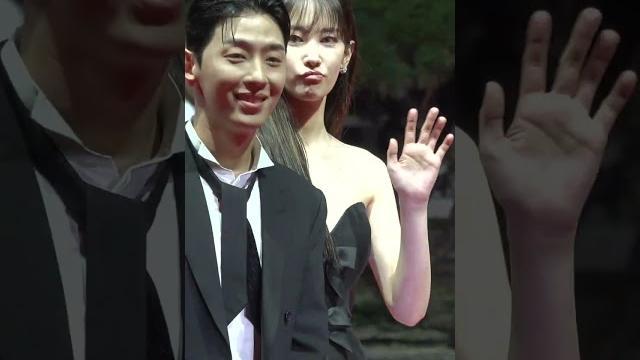 전종서(Jun Jong Seo) '부산을 반하게 만든 여신 미모' #부산국제영화제#BIFF#부국제#28thbiff#junjongseo#전종서#이충현 | ZUM TV