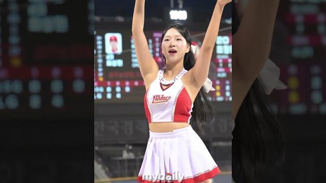 치어리더 이연진(Lee Yeonjin), 2001년생 막내 치어리더의 귀여움 가득한 응원 #치어리더 #이연진 #SSG랜더스 #ssg치어리더 #cheerleader #kbo ...