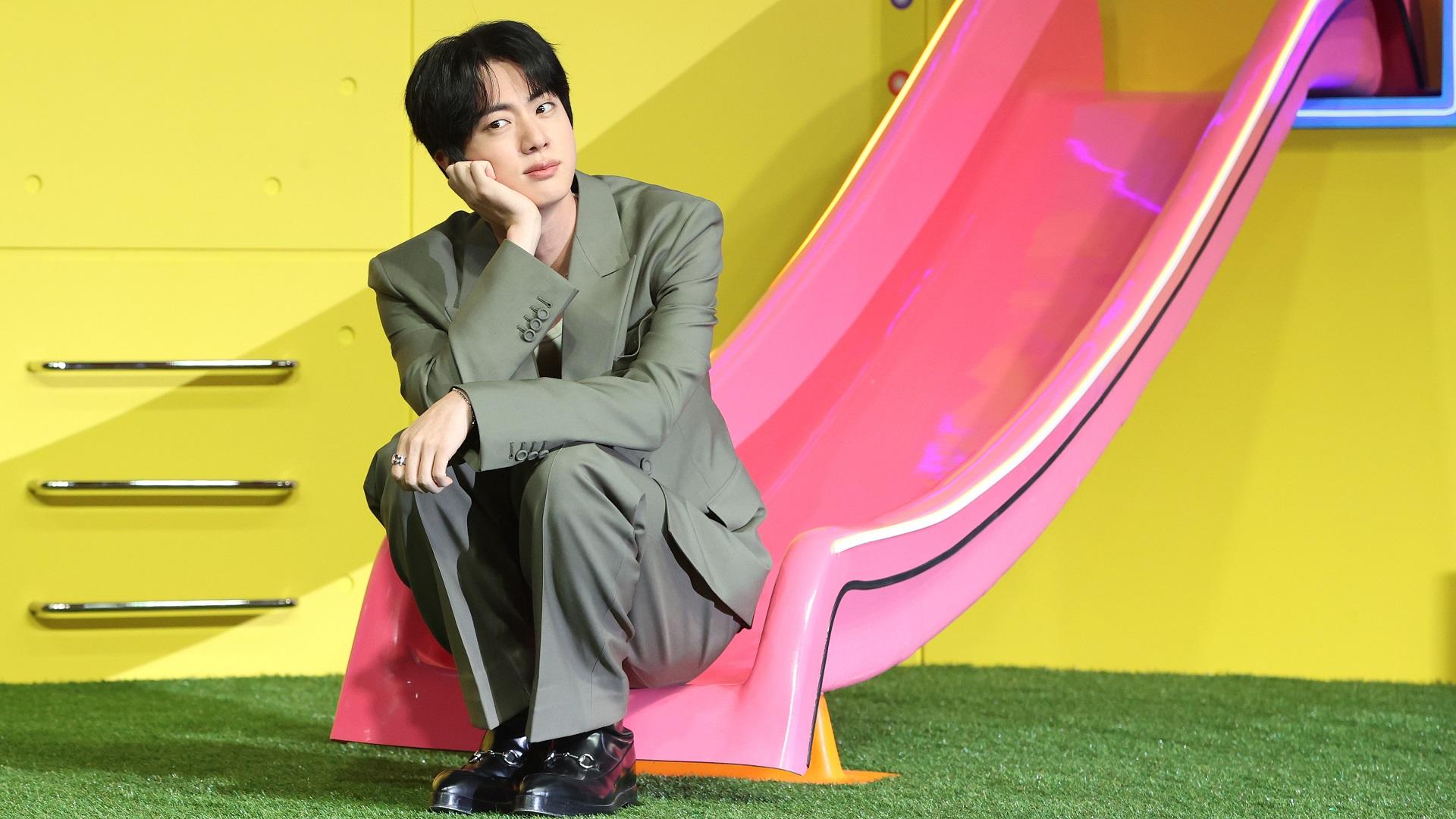 [짠내X땀내 ★★ 도전④] 월드클래스의 반전美…BTS 진, 예능에서도 매력 폭발 | ZUM TV