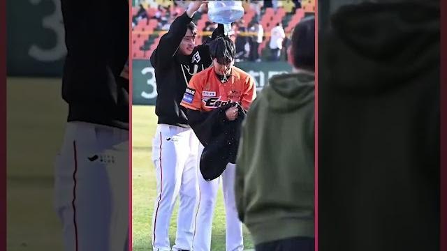 프로 데뷔 첫승 루키 황준서..문동주 "끝날때까지 끝난게 아니야" [O! SPORTS 숏폼] | ZUM TV