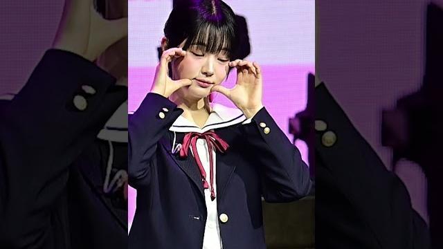 QWER(큐더블유이알),'밴드가 이렇게 깜찍해?' 미니 1집 쇼케이스 포토타임 [O! STAR 숏폼] | ZUM TV