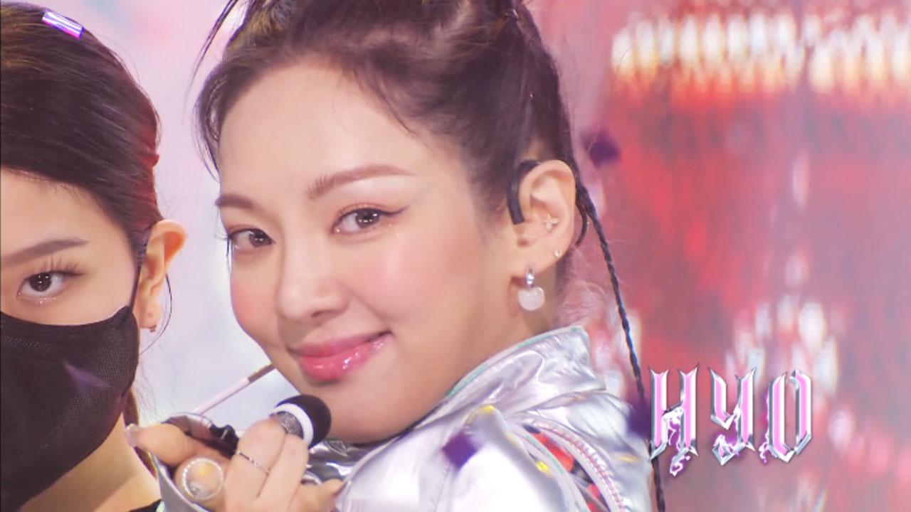 독보적 분위기로 무대를 휩쓸 ‘효연’의 ‘DEEP’한 퍼포먼스! | ZUM TV 독보적 분위기로 무대를 휩쓸 ‘효연’의 ‘DEEP’한 퍼포먼스! | ZUM TV