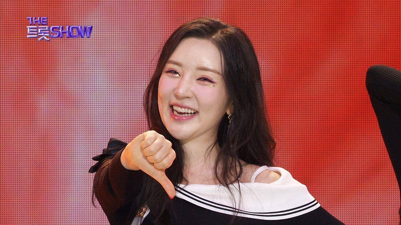 신예지 - 넌 아웃이다 | 더 트롯쇼 240805 | ZUM TV