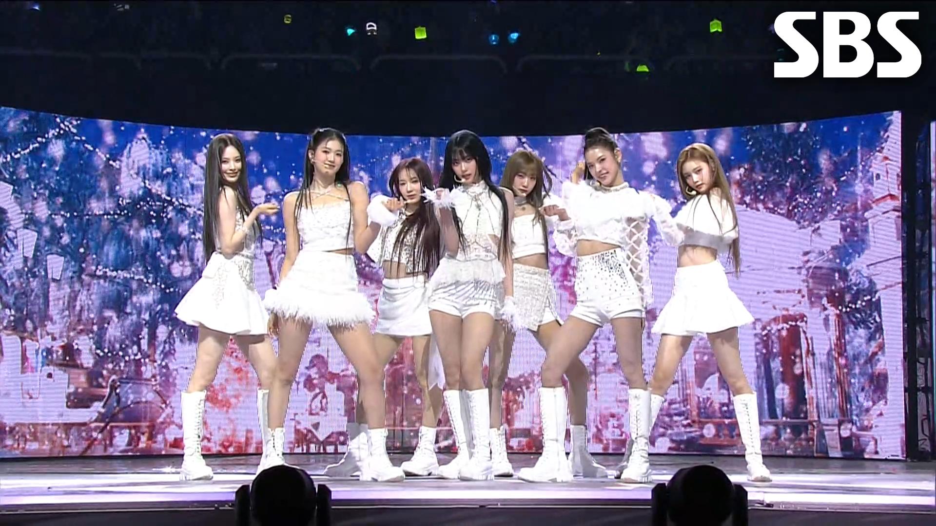 izna(이즈나) - IZNA (Christmas Ver.)♬ | ZUM TV