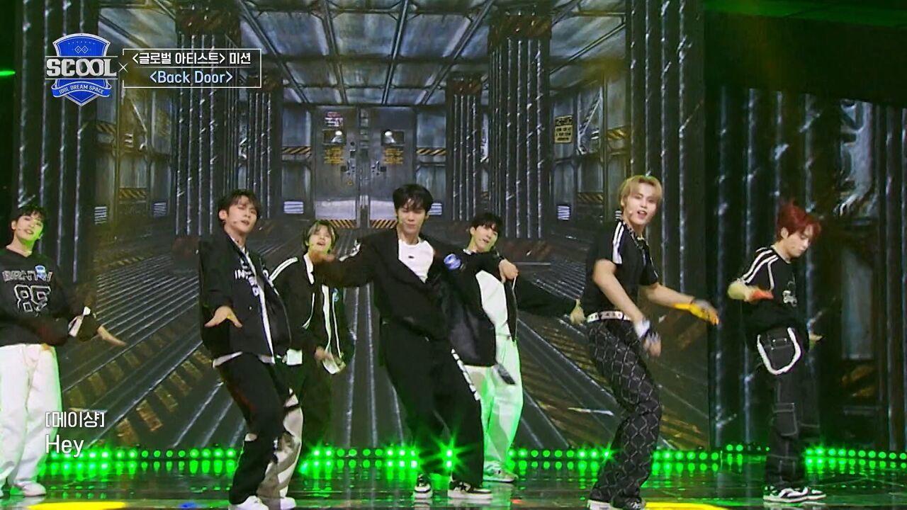 [EP.08 글로벌 아티스트 미션] StrayKids－BackDoorㅣIDOL DREAM SPACE 'SCOOL' | ZUM TV