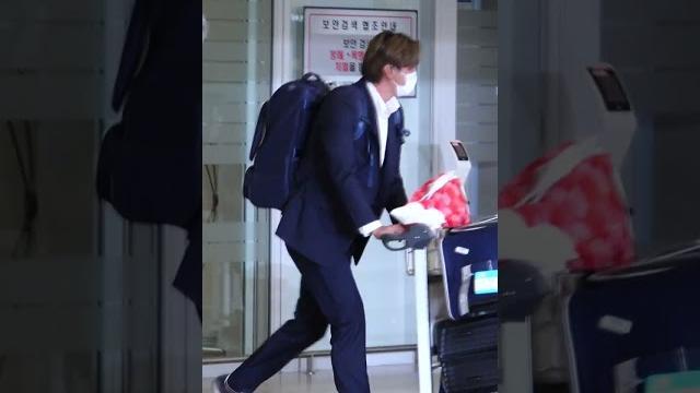 김광현, 가장 먼저 입국장 나와 빠르게 귀국 (WBC 대표팀 입국) | ZUM TV